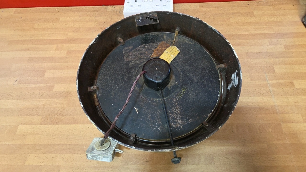 Lot 435 - SMITH'S ELECTRIC WALL CLOCK