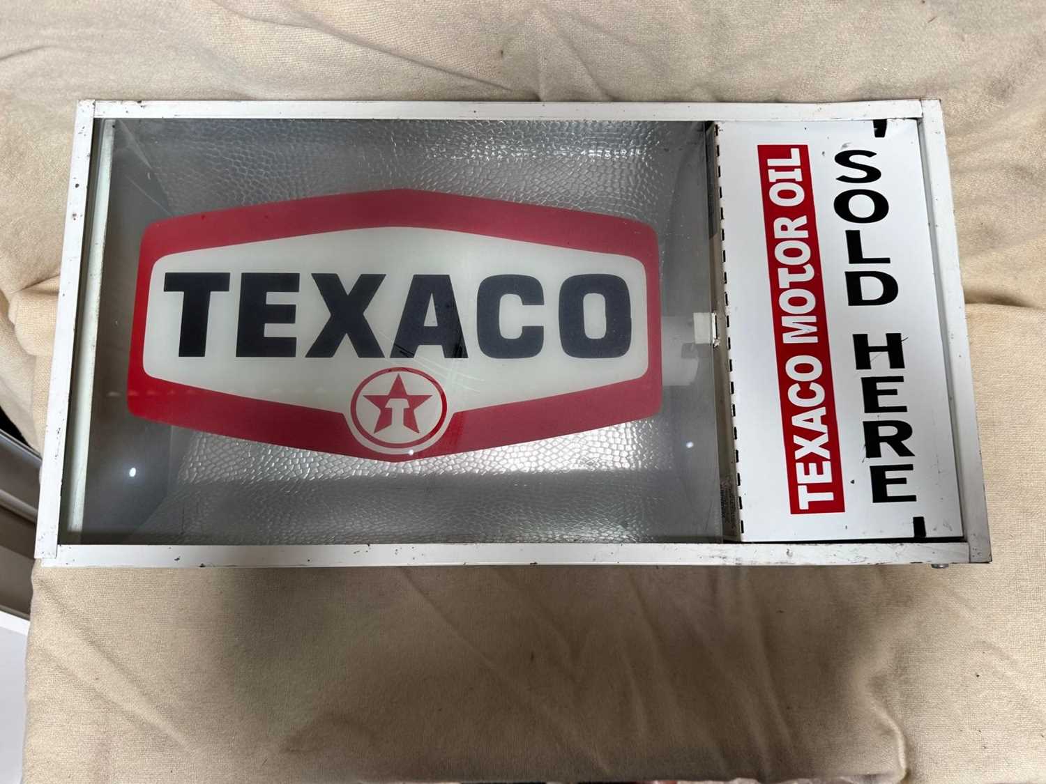 Lot 679 - TEXACO LIGHT UP SIGN 24" X 12"