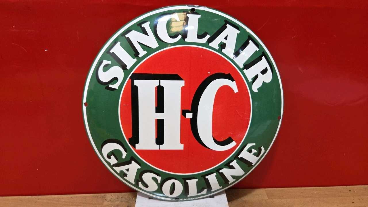 Lot 845 - SINCLAIR GASOLINE ENAMEL SIGN 12" DIA