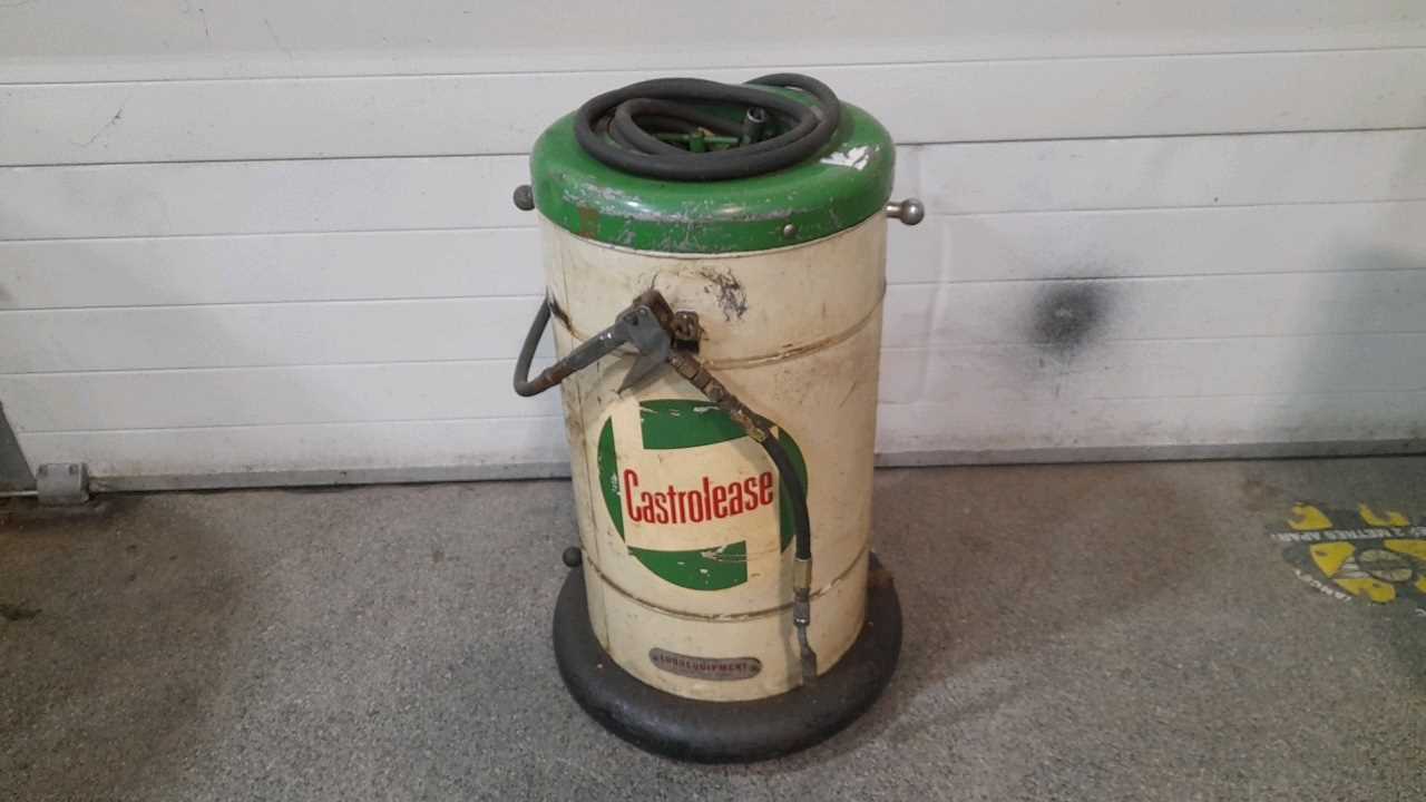 Lot 893 - CASTROL AIR OPERATED LUBRICATING DISPENSER