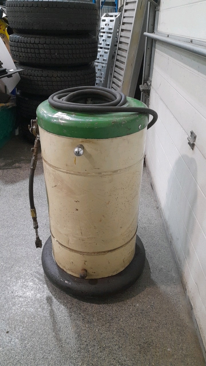 Lot 893 - CASTROL AIR OPERATED LUBRICATING DISPENSER