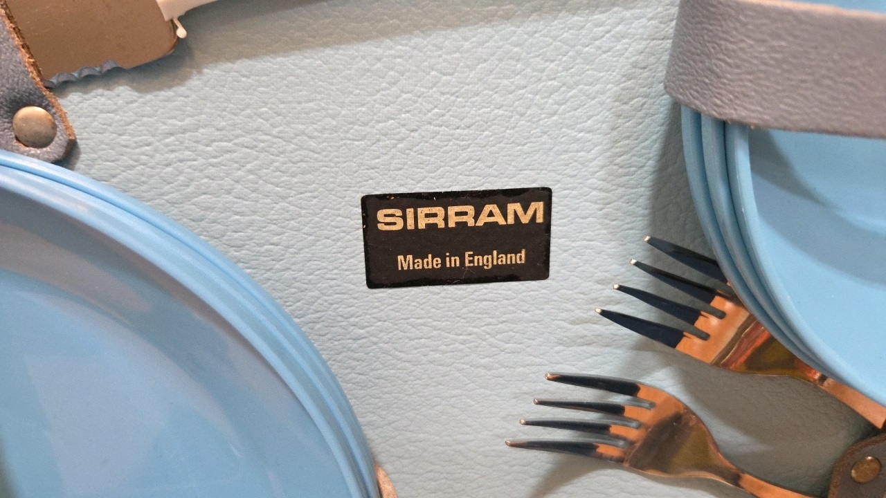 Lot 171 - SIRRAM BLUE PICNIC SET