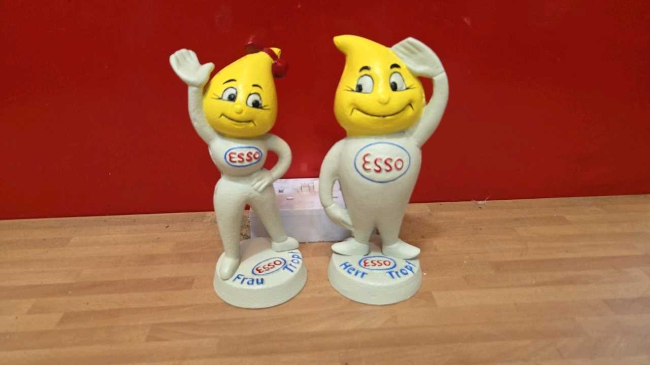 Lot 759 - CAST MR & MRS DRIP