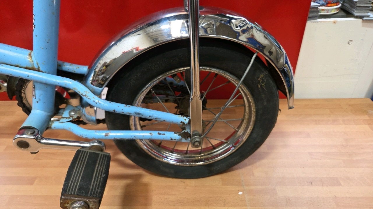 Lot 563 - MK1 RALEIGH BUDGIE BICYCLE