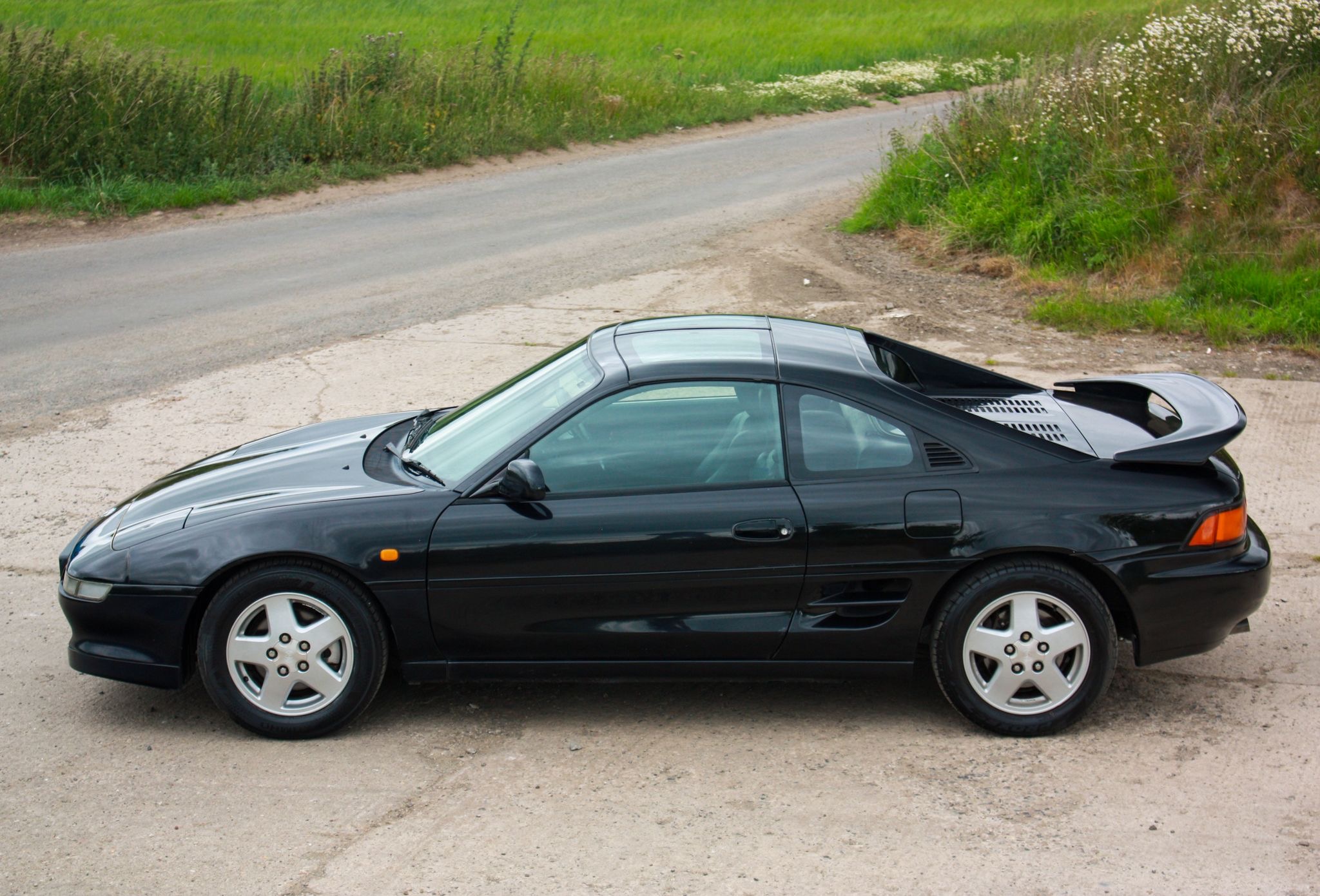 Lot 150 - 1997 TOYOTA MR2 GT 16V