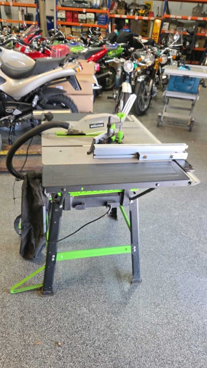 Lot 413 - EVOLUTION ELECTRIC 220/240V SAW BENCH
