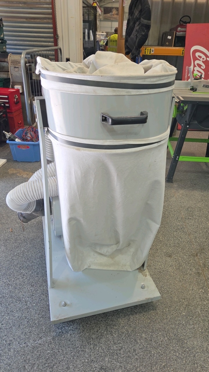 Lot 611 - FOX CHIP/DUST 2HP EXTRACTOR FOR WORKSHOP