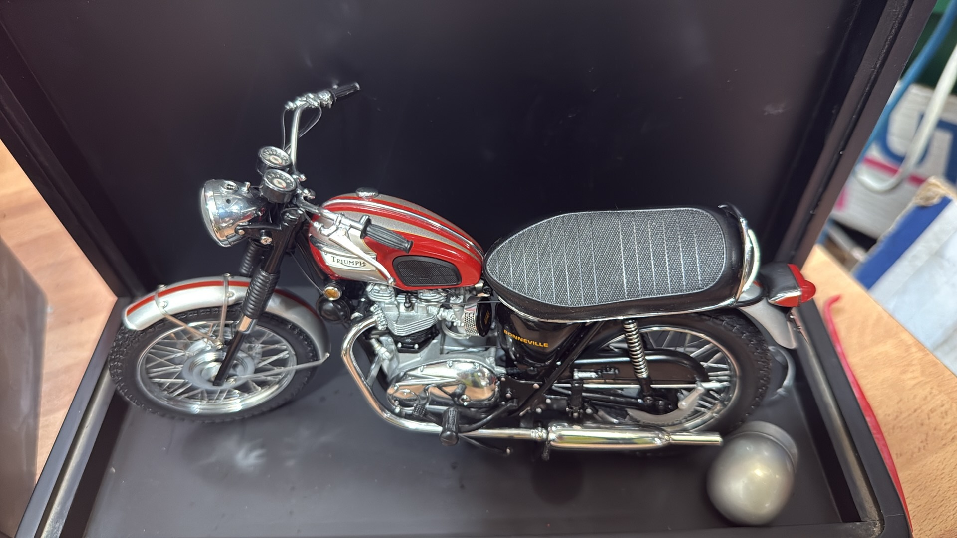 Lot 287 - SELECTION OF DIE CAST SCALE MODEL CARS