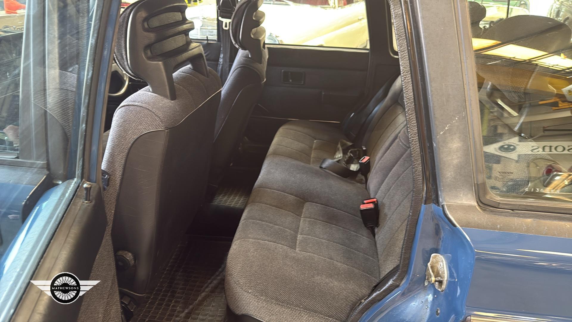 Lot 742 - 1990 VOLVO 240 GL