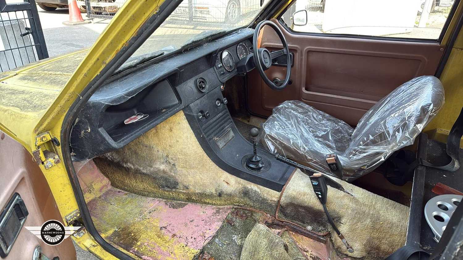 Lot 298 - 1976 RELIANT ROBIN VAN