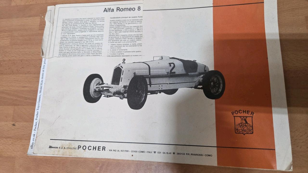 Lot 571 - SCALE MODEL OF A ALFA ROMEO 8 IN DISPLAY