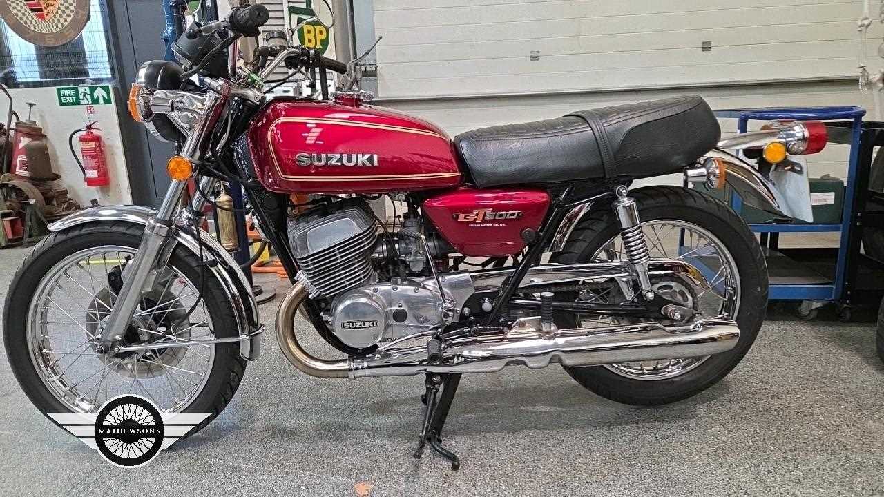 Lot 325 - 1977 SUZUKI