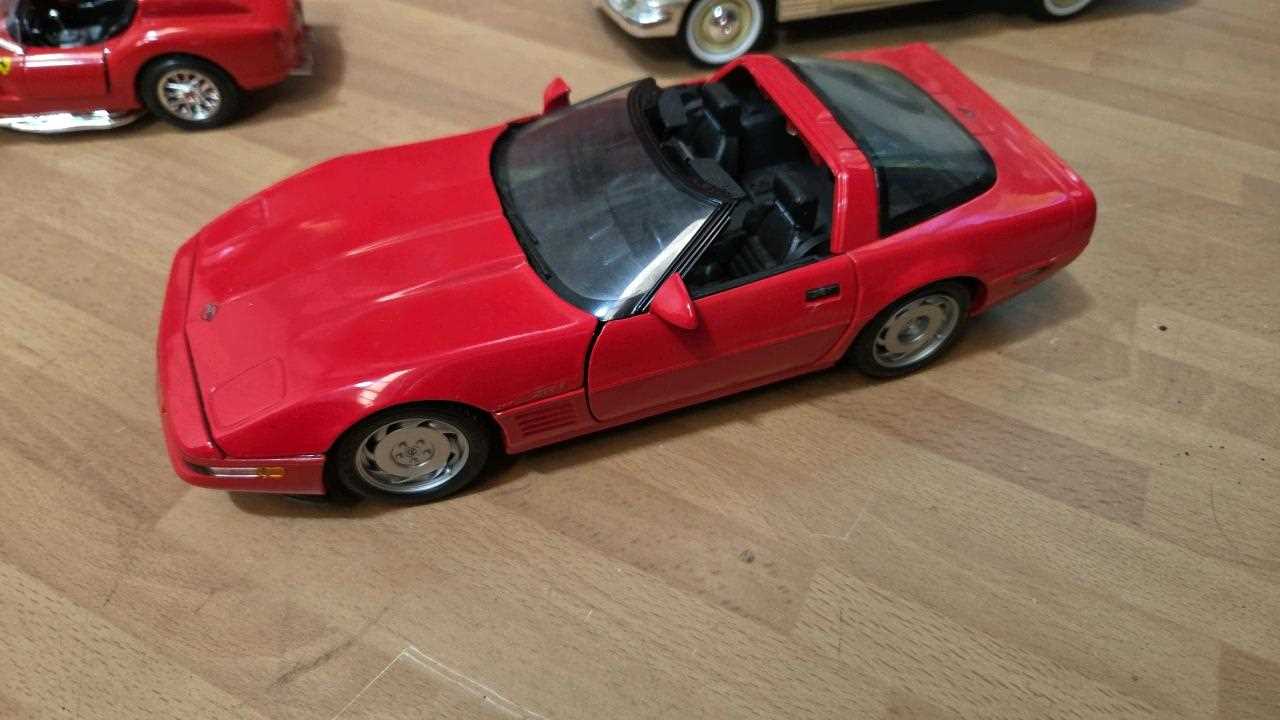 Lot 185 - SELECTION OF 1/24 & 1/18 SCALE MODEL CARS