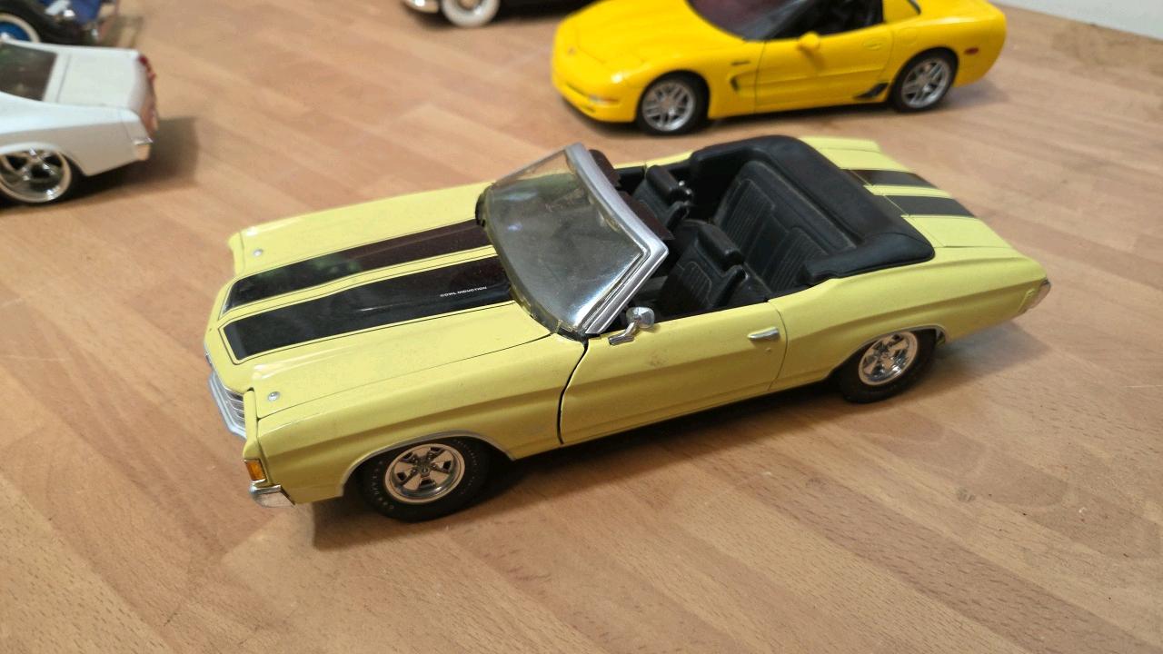 Lot 900 - SELECTION OF 1/24 & 1/18 SCALE MODEL CARS