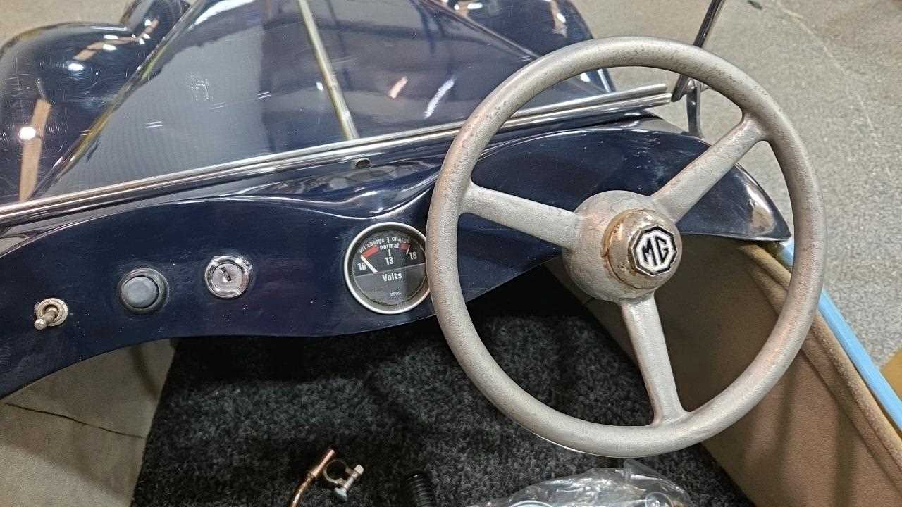 Lot 5 - MG TF SCALE BATTERY POWERED RIDE ON CAR WITH