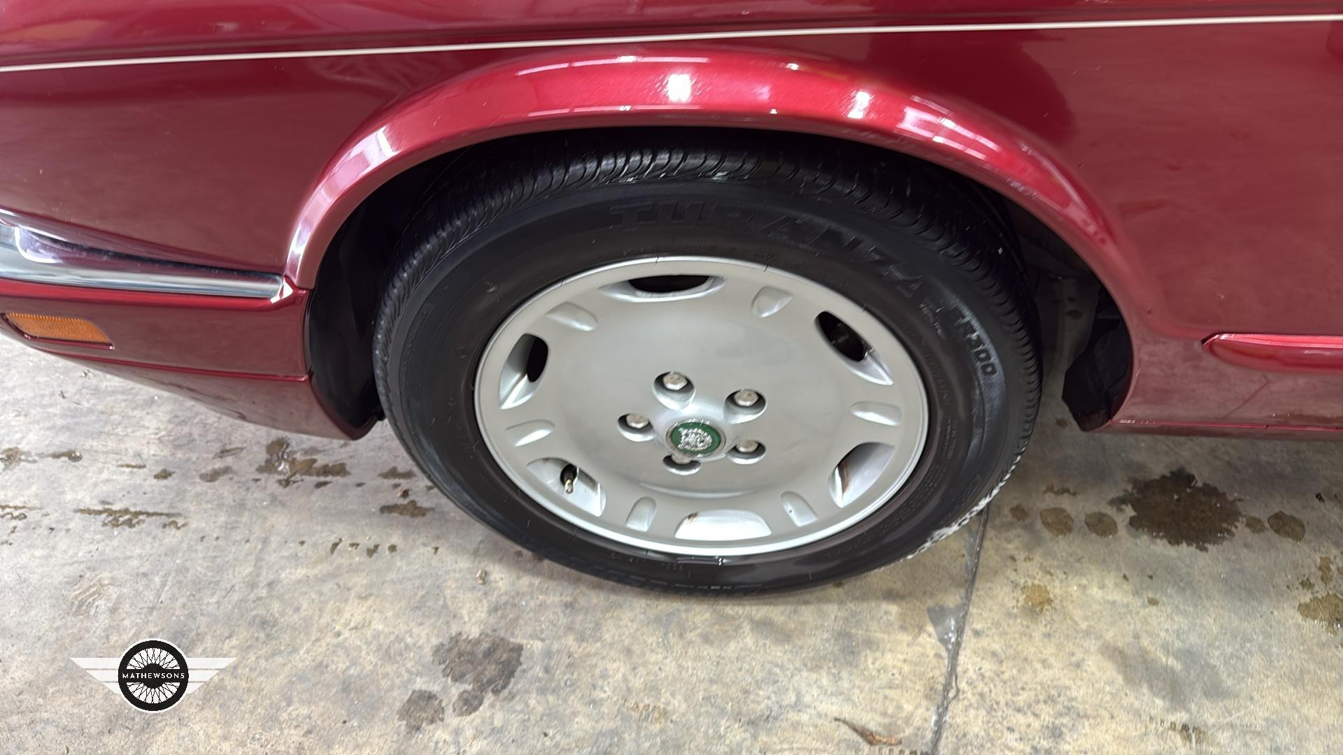 Lot 66 - 1997 JAGUAR XJ EXECUTIVE