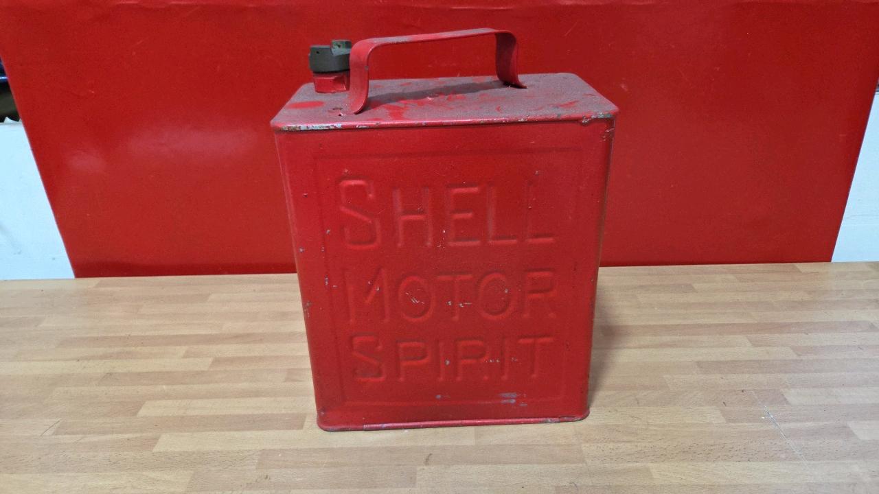 Lot 209 - 1949 SHELL MOTOR SPIRIT PETROL CAN