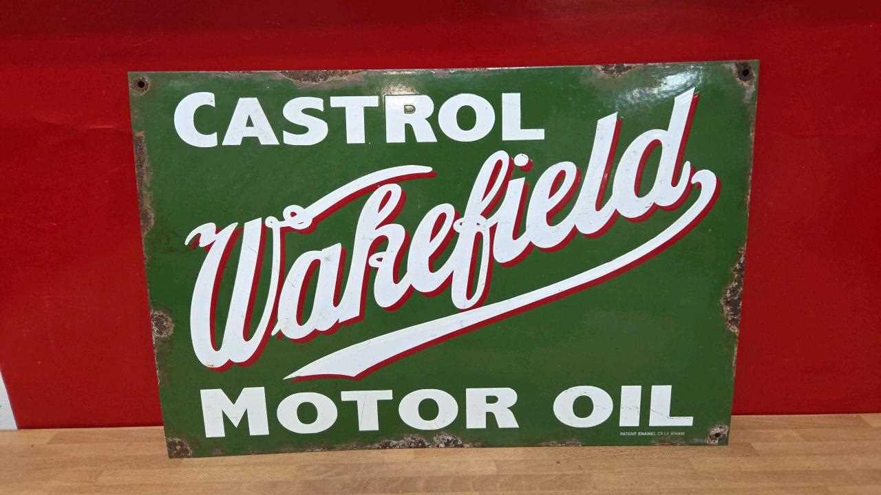 Lot 433 - CASTROL WAKEFIELD MOTOR OIL ENAMEL SIGN 24"