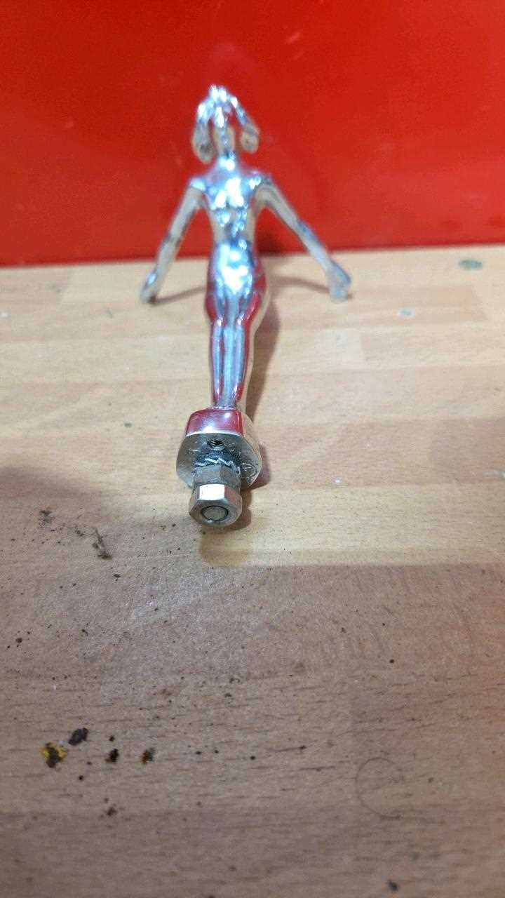 Lot 585 - CHROME LADY BONNET MASCOT