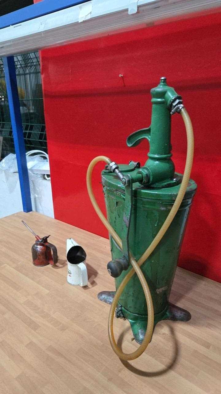 Lot 627 - BAELZ CASTROL OIL DISPENSER /PUMP, MOBIL OIL