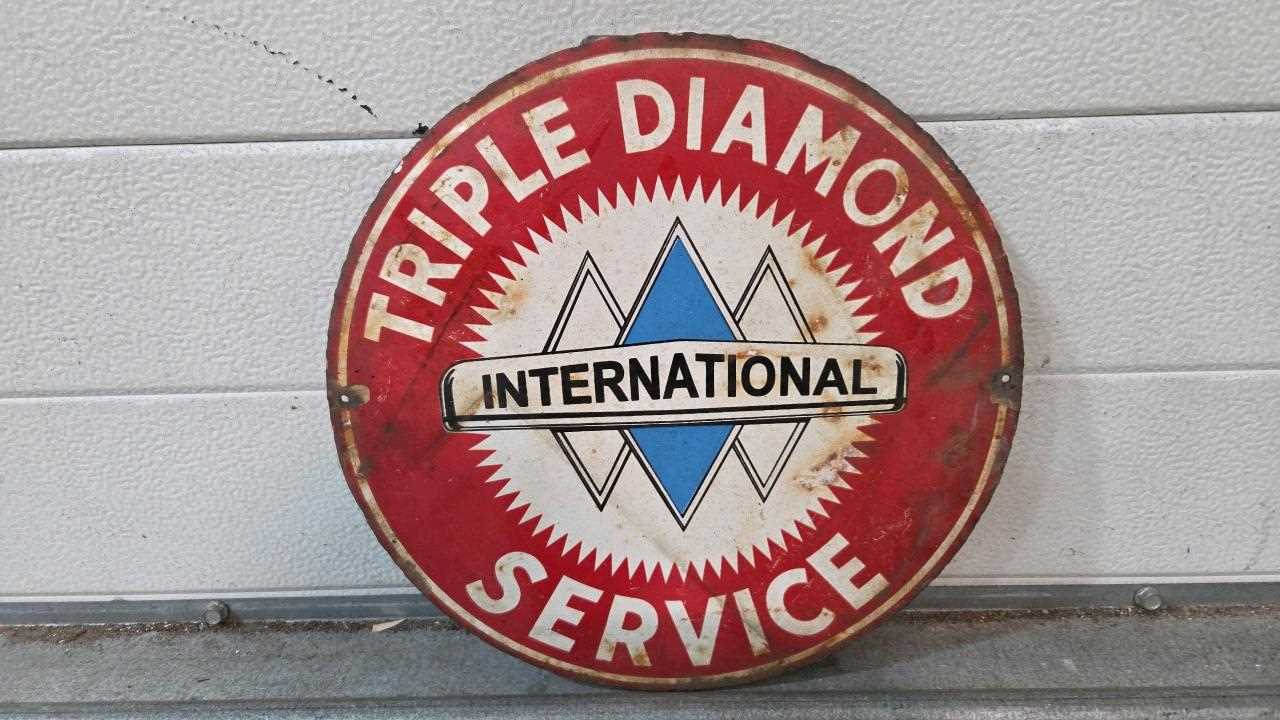 Lot 319 - TRIPLE DIAMOND SERVICE REPRODUCTION ENAMEL