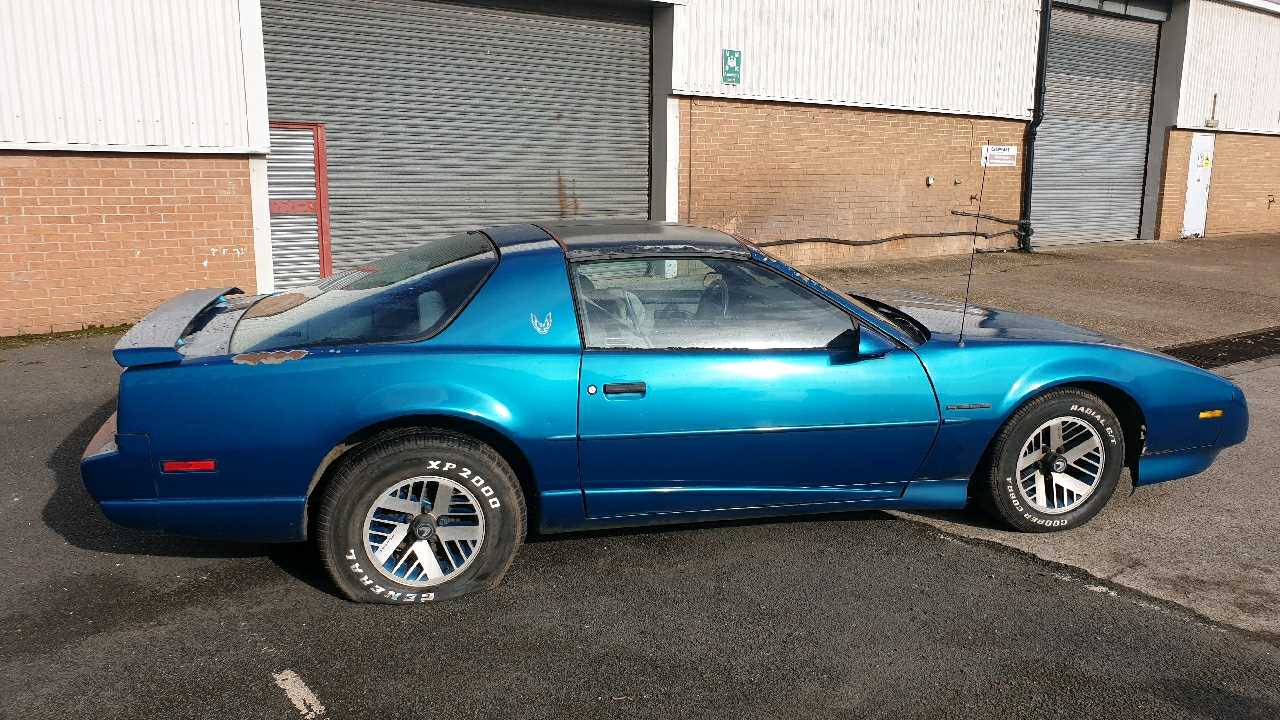 Lot 35 - 1992 PONTIAC FIREBIRD