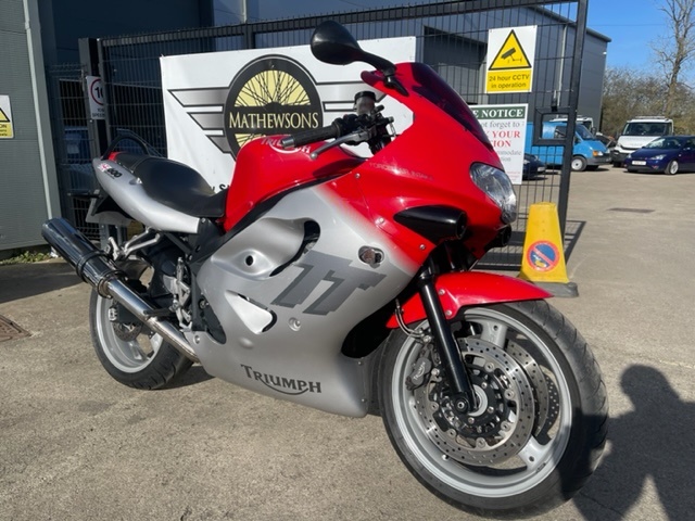 Lot 234 - 2000 TRIUMPH TT 600