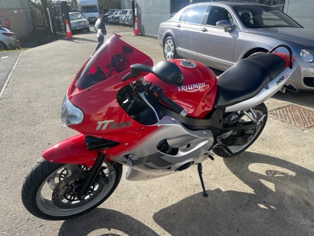 Lot 234 - 2000 TRIUMPH TT 600