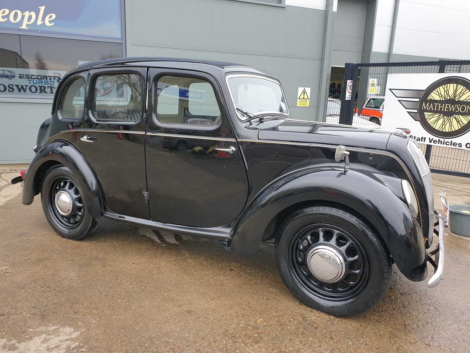 Lot 164 - 1948 MORRIS 8 SERIES E