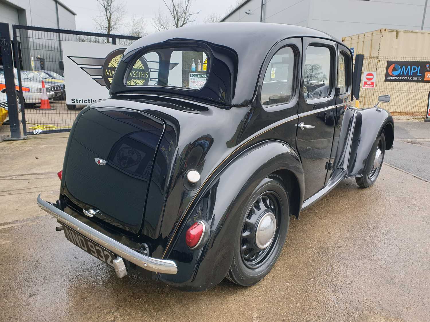 Lot 164 - 1948 MORRIS 8 SERIES E