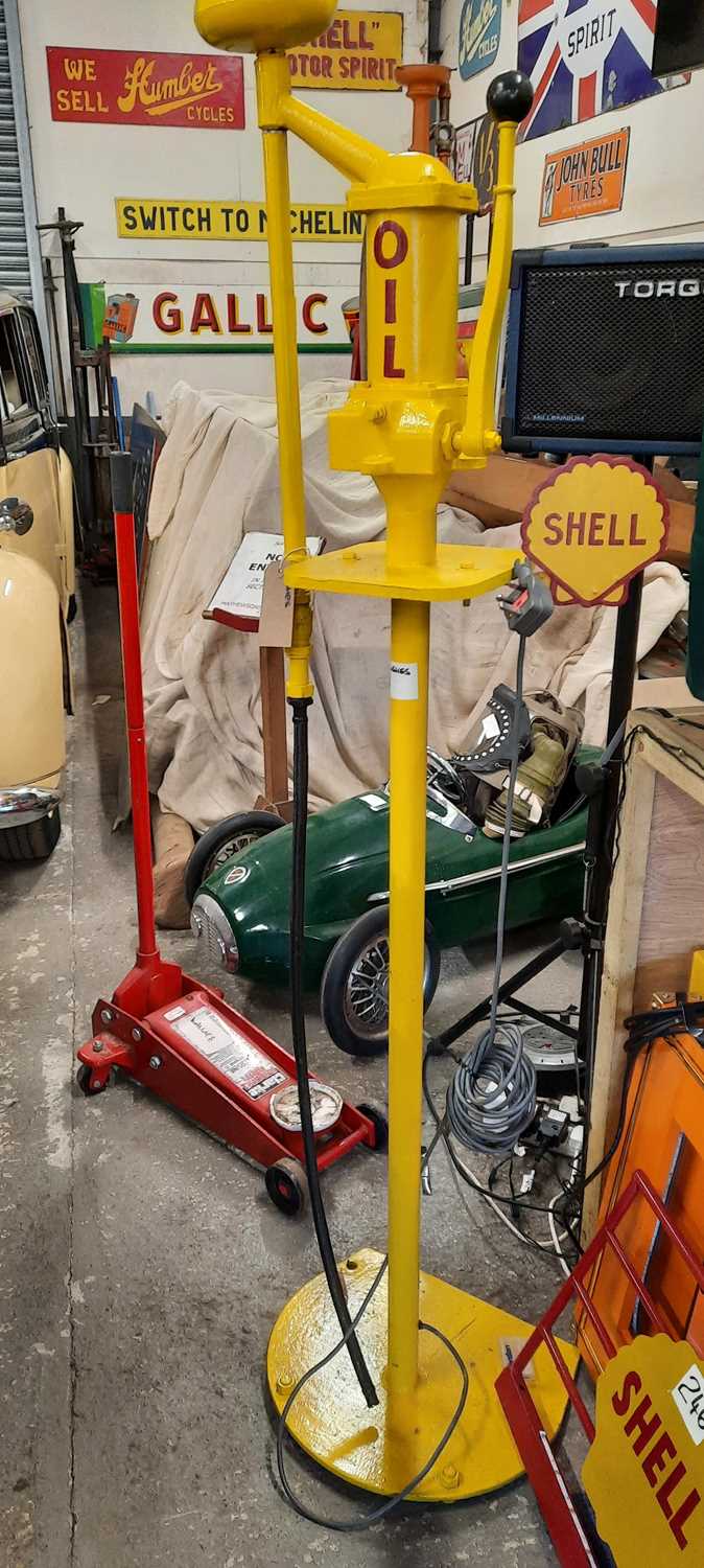 Lot 76 - REPLICA SHELL PUMP (LIGHT)