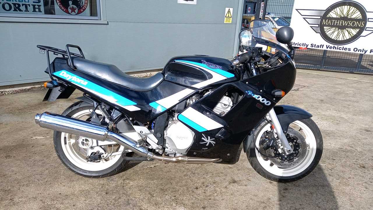 Lot 213 - 1994 TRIUMPH DAYTONA SPORT 1000