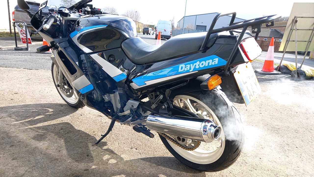 Lot 213 - 1994 TRIUMPH DAYTONA SPORT 1000