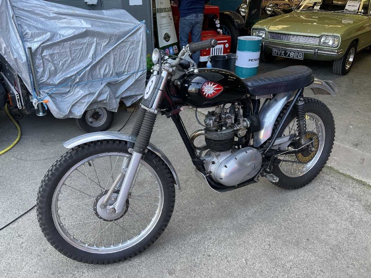 Lot 388 - 1961 BSA B40
