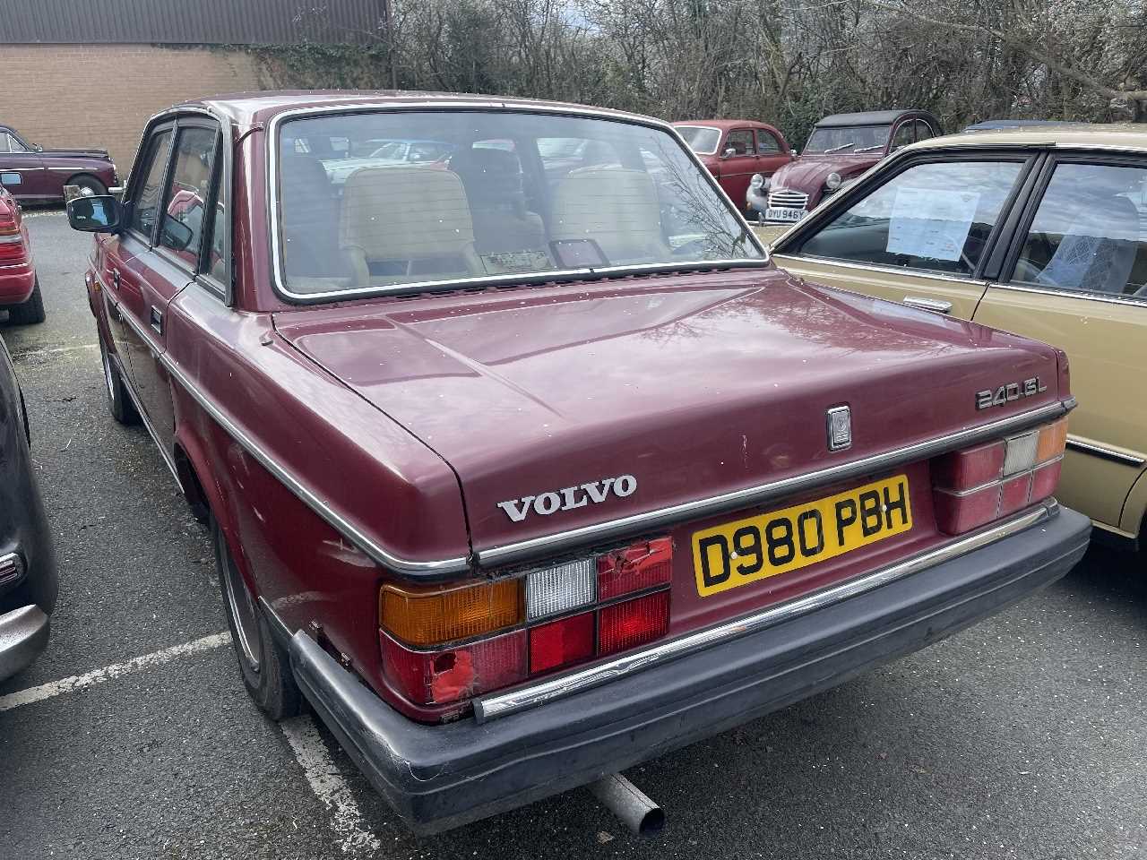Lot 54 - 1986 VOLVO 240 GL