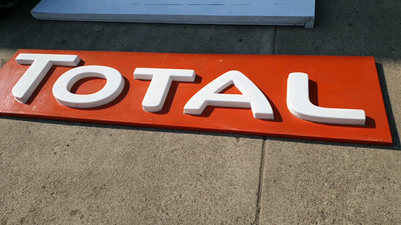 Lot 176 - TOTAL SIGN