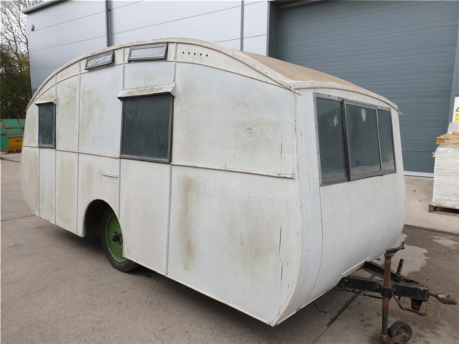 Lot 48 - 1935 CHELTENHAM CARAVAN