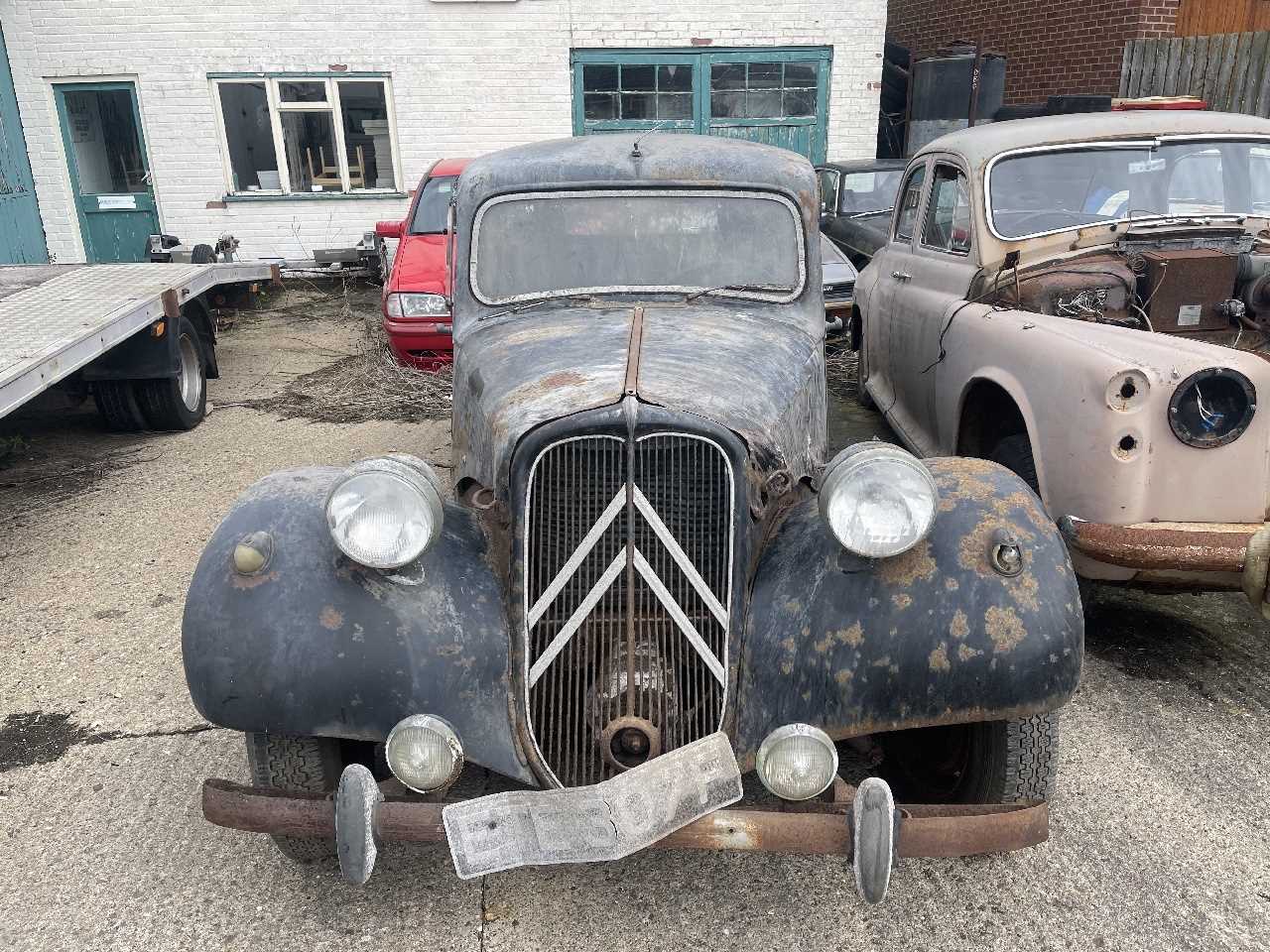 Lot 58 - 1952 CITROEN LIGHT 15