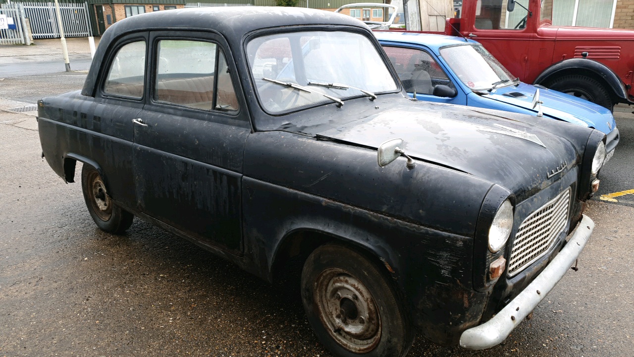 Lot 125 - 1958 FORD ANGLIA