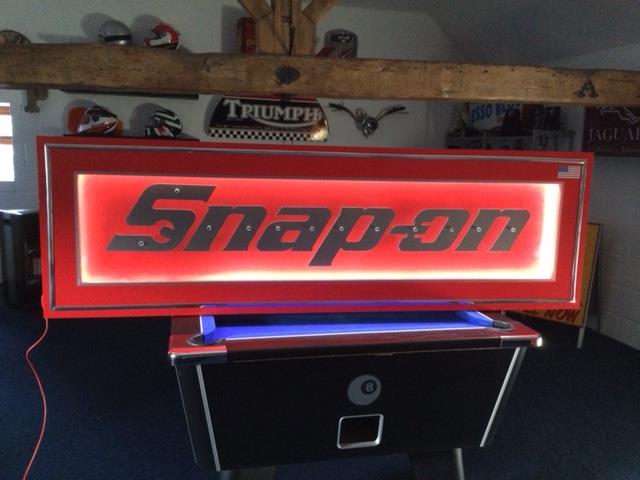 Lot 306 - LARGE ILLUMINATED SNAP-ON SIGN