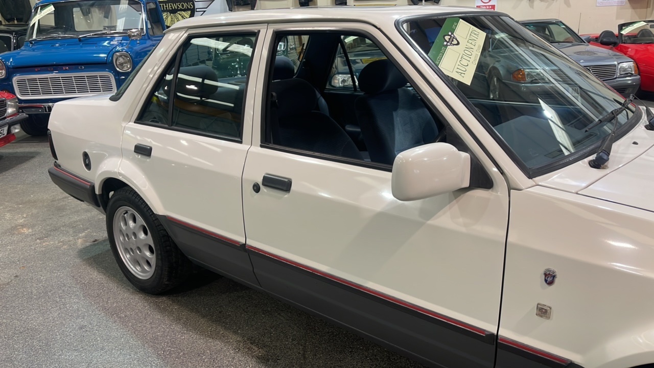 Lot 342 - 1989 FORD ORION INJECTION GHIA
