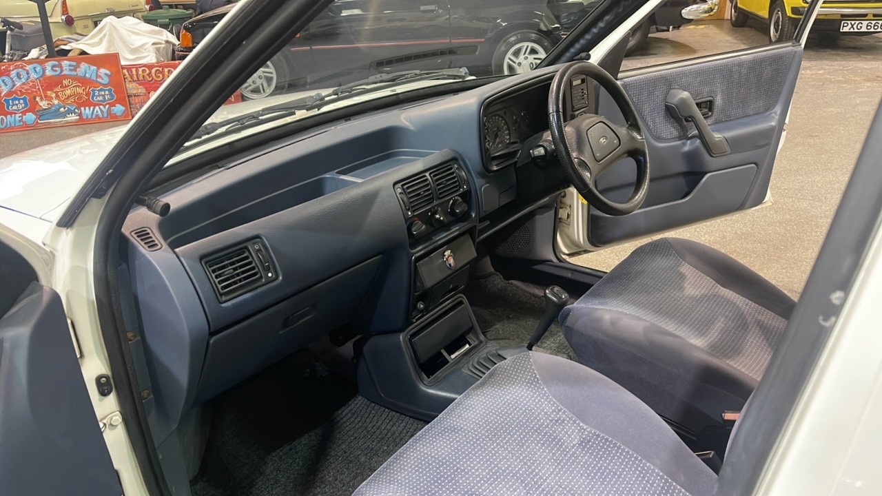 Lot 342 - 1989 FORD ORION INJECTION GHIA