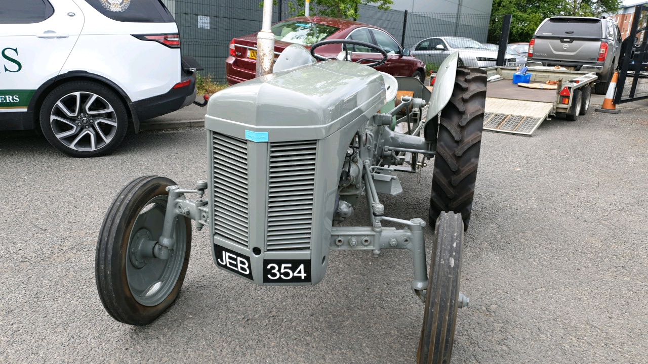 Lot 25 - 1952 FERGUSON T20 TRACTOR