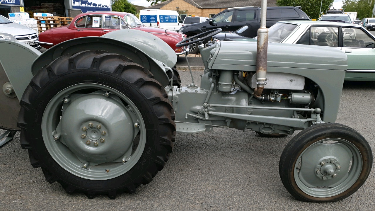 Lot 25 - 1952 FERGUSON T20 TRACTOR
