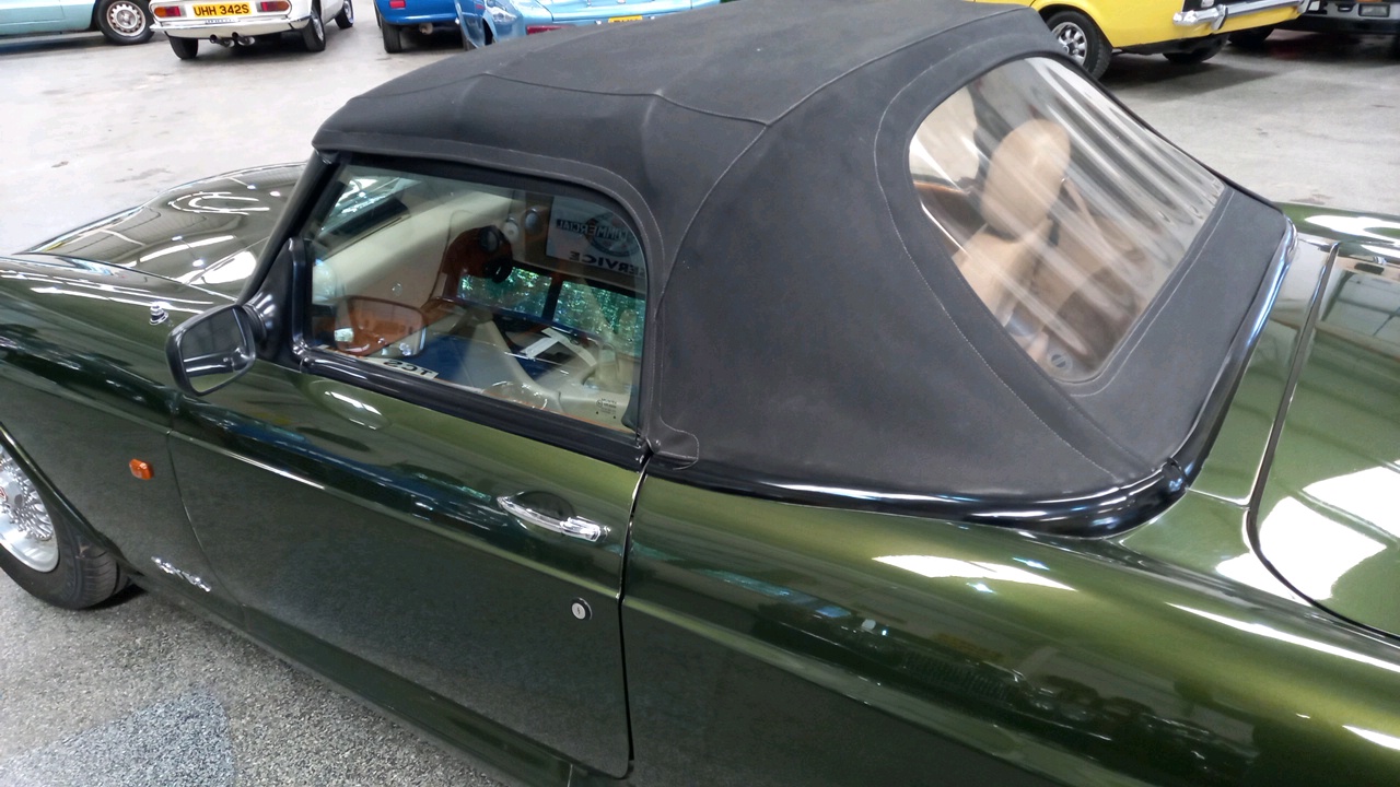 Lot 65 - 1994 ROVER MG V8