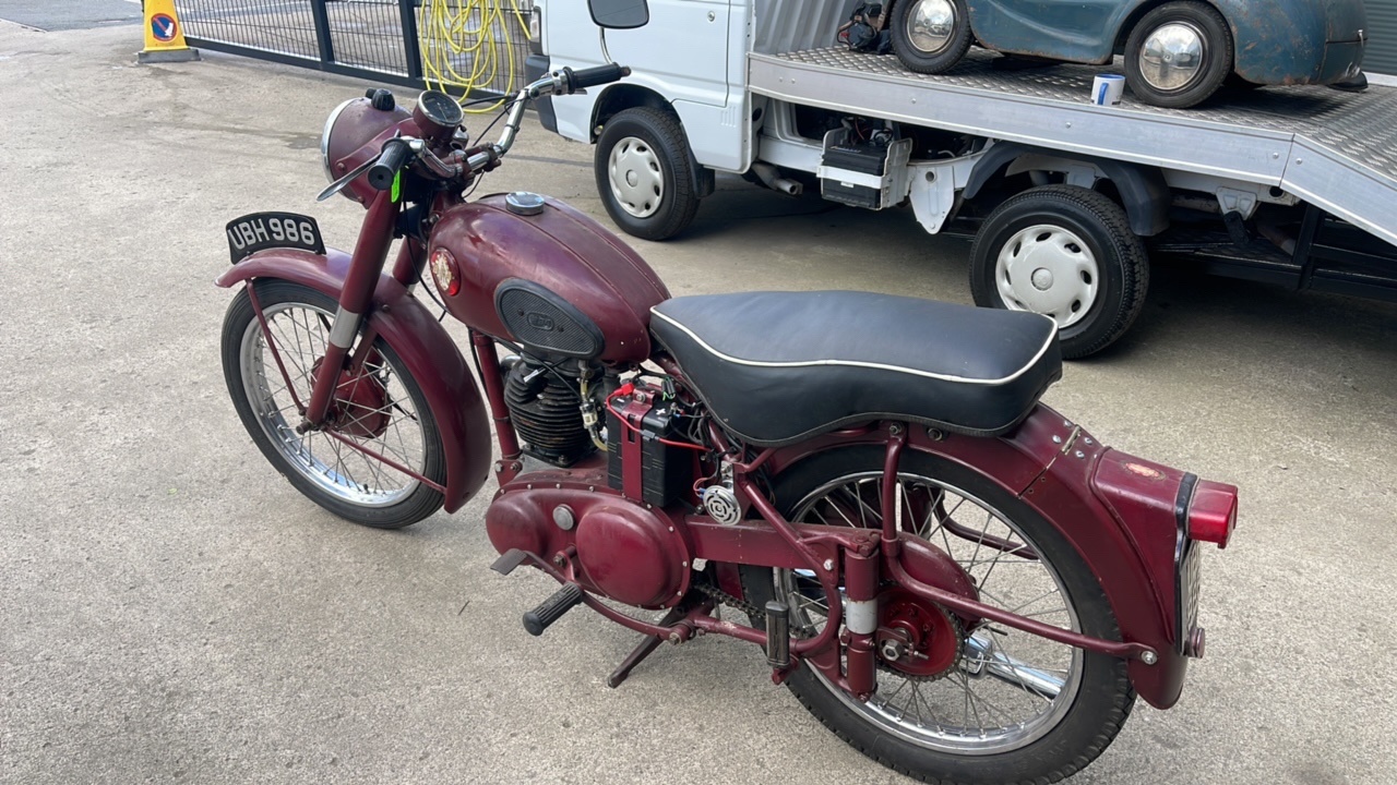 Lot 84 - 1954 BSA C11G