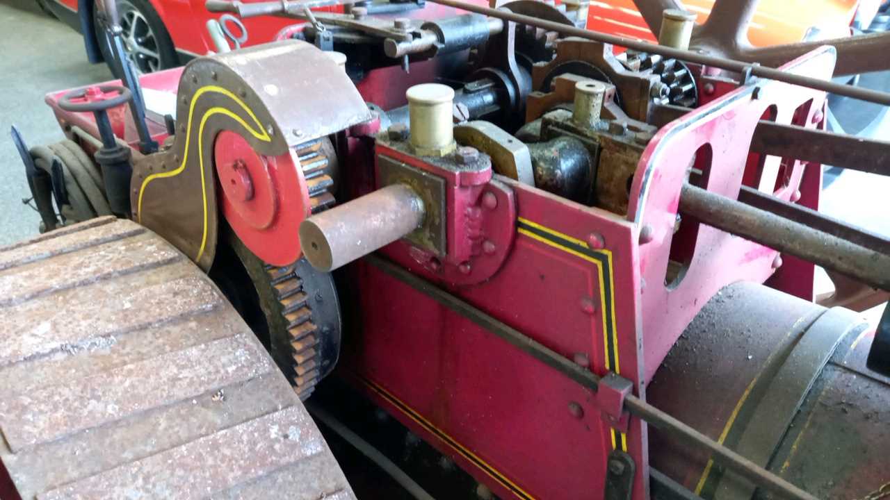 Lot 115 - STEAM TRACTION ENGINE 1 1/2 INCH SCALE