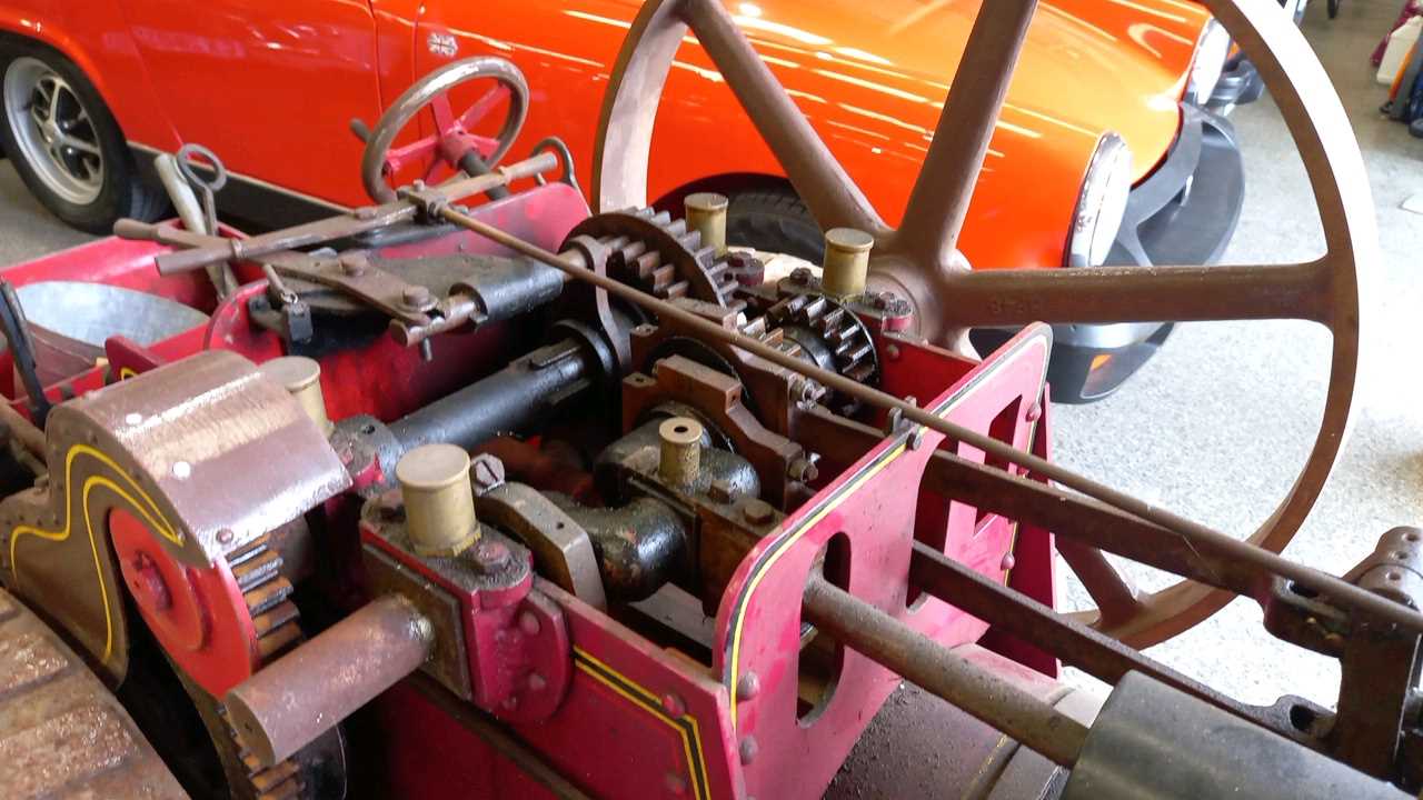 Lot 115 - STEAM TRACTION ENGINE 1 1/2 INCH SCALE