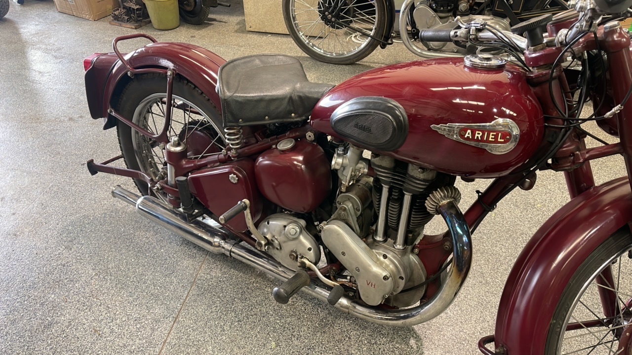 Lot 128 - 1952 ARIEL 500 RED HUNTER