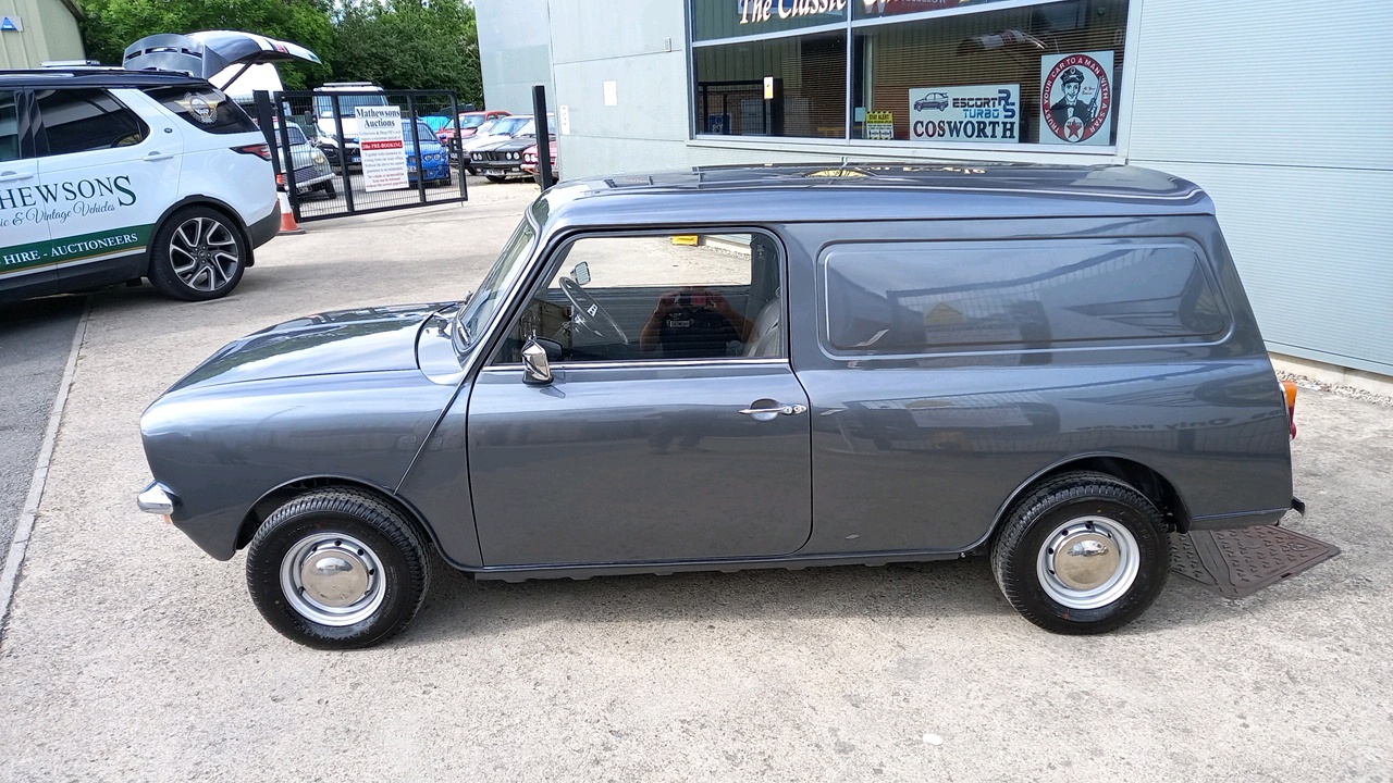 Lot 280 - 1971 AUSTIN MINI CLUBMAN